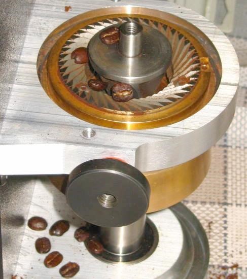 Steel Blade Grinder versus Burr Grinder – Coffee Makes it Better